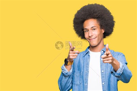 年轻的非洲裔美国人高清图片下载 正版图片503861686 摄图网