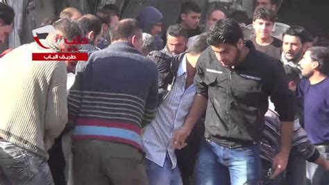 حلب نيوز طريق الباب انتشال جثة من تحت الأنقاض 23 11 2013 Youtube