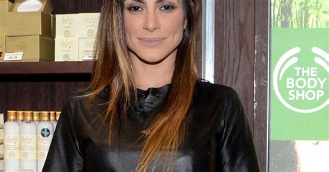 A Atriz Cleo Pires Negou Que Já Tenha Se Relacionado Com Mulher