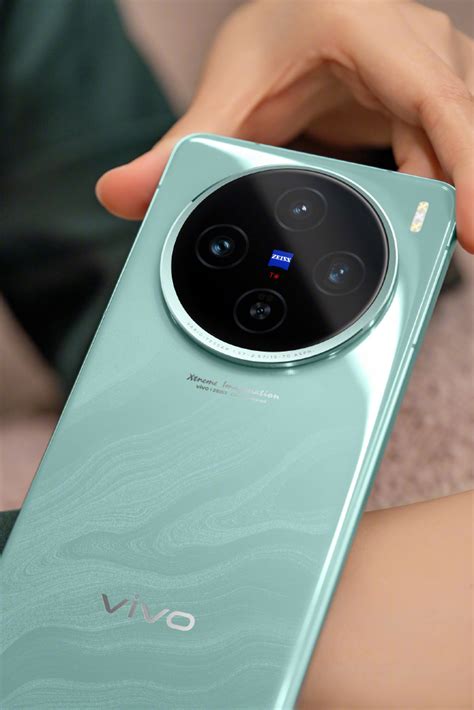 Vivo X100s手机外观照公布：78mm厚度，首发“四季人像”功能 通信终端 — C114通信网