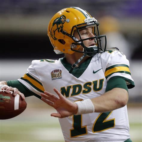 North Dakota St Beats South Dakota State 44 21 Clinches Spot In Fcs