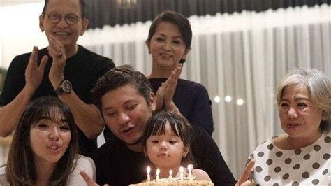 Anna Maria Hanya Ibu Sambung Inilah Sosok Ibu Kandung Gading Yang