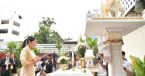 รวมรูปภาพของ สุดาวรรณ รมว ป้ายแดง เข้ากระทรวงวันแรก กำนันป้อ ส่งลูก