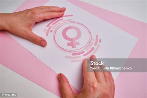 3월 여성 역사의 달 여성의 권리와 평등 세계에서 소녀의 힘 벡터의 여성 기호입니다 매년 여성의 역사에 대한 공헌을 기념하는