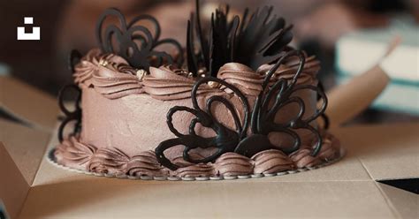 초콜릿 프로스팅을 곁들인 초콜릿 케이크 사진 Unsplash의 무료 음식 이미지