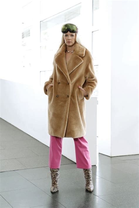 Шик и изтънченост 100 модни съчетания в кафяво за зимата Страница 53