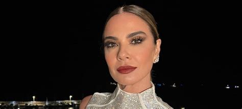 Luciana Gimenez posa vestido ousado e recebe críticas Tudo que
