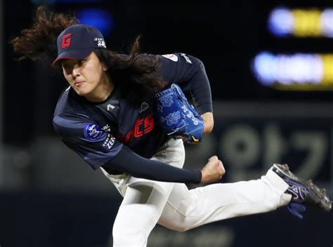 6점 차로 시작한 9회말 그러나 김원중 등판···롯데 진땀승으로 3연승 스경x승부처