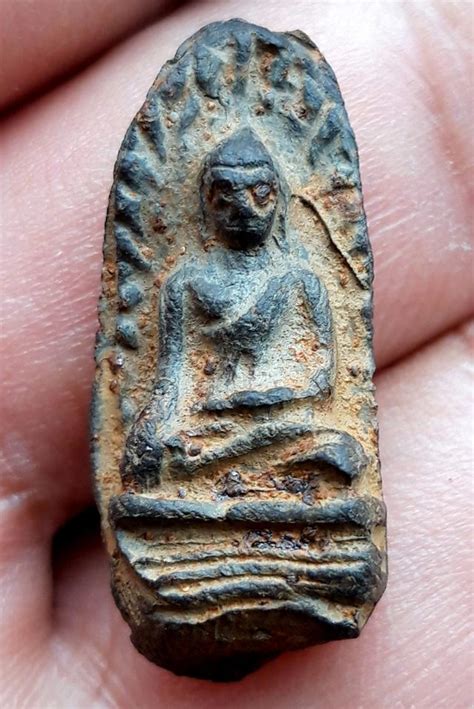 พระรอดมหาวัน พิมพ์ใหญ่ เนื้อดำ Ennxo