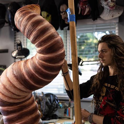 익스트림무비 헐리우드 유명 보형물 전문가가 제작한 올해 가장 기괴한 하이디 클룸 지렁이 코스플레이 비하인드 약혐