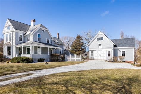 24 Center St Dennis Ma 02641 Mls 22400587 Coldwell Banker