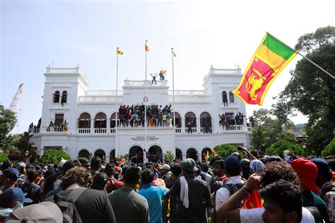 Protesters Breach Prime Ministers Compound And Enter State Tv Headquarters