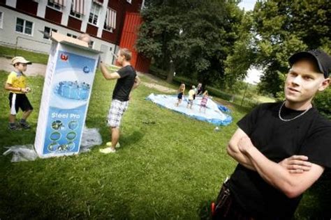 Barnen Fick En Ny Pool