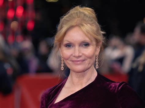 Essie Davis Net Worth Height Weight Age Affairs Wiki Facts And Figures