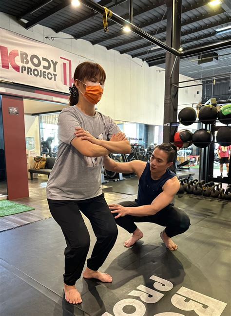 2025高雄銀髮族健身房｜教練親切、專業度極高【ok Body Project 左營店】評估身體狀況安排適合的高雄銀髮族健身課程｜帶媽媽、阿嬤一起來高雄銀髮族健身房開心運動！ 丸皮妹