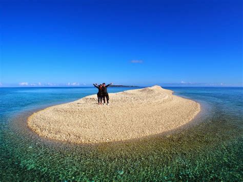 日本地図に載っていない 奇跡の島”バラス島 ：西表島からすぐにある白いサンゴ礁のかけらが集まってできた直径わずか数十メートルの無人島、バラス島