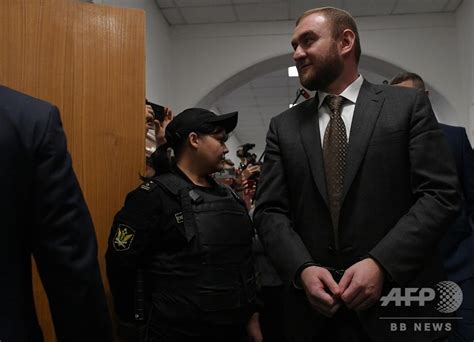 ロシア、議会開会中に議員を逮捕 2人の殺害容疑 写真2枚 国際ニュース：afpbb News