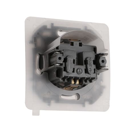 Розетка Legrand Inspiria 2К З Ip 44 с откидной крышкой и шторками