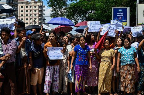 စစ်ကောင်စီလွတ်ငြိမ်း နိုင်ငံရေးအကျဉ်းသား ၅ ရာခိုင်နှုန်းအောက်သာ ပါဝင် Bur Mizzima Com