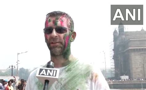 भारतात होळी परदेशी पर्यटक रंगात रंगले Foreign Tourists Celebrate