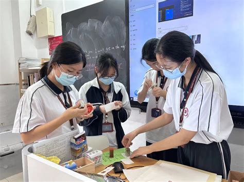 印屏制作何芳圆 2022级文物修复与保护班 中职易班 学生互动社区