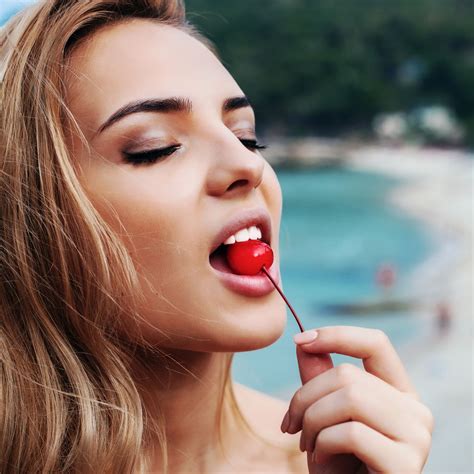 7 Healthy Fruits You Should Eat Daily To Stay Young And Fit