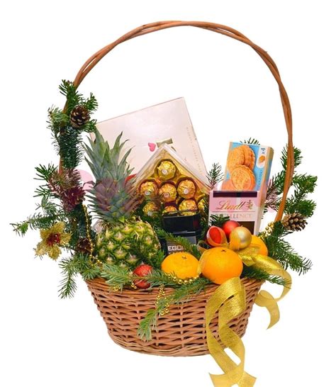 Новогодняя подарочная корзина с фруктами, шоколадом и кофе купить за 4 ...