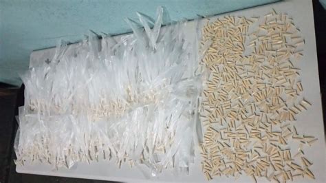 Jovens São Presos Com Mais De Mil Cápsulas De Cocaína Após Trocarem