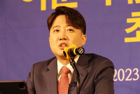 이준석 나이 40 되는 사람한테 애 취급하려는 게 문제 아시아경제