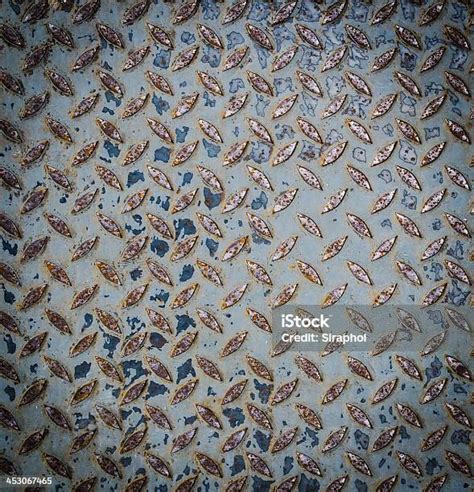 Metal Texture 照片檔及更多 具有特定質地 照片 具有特定質地 反射 圓形 Istock