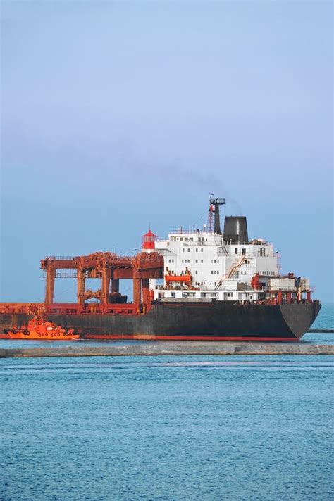Pilot Assisting Bulk Cargo Ship Stock Image Image Of Carrier Industrial 27030725