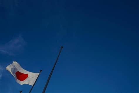 Premium Photo Japanese National Flag Hinomaru And The Blue Sky