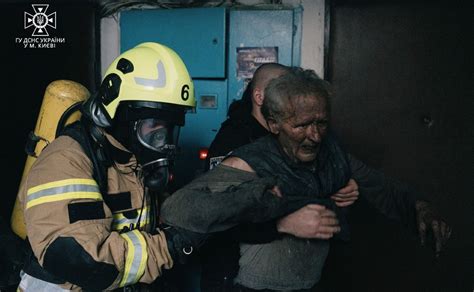 У Шевченківському районі під час пожежі врятували людину ФОТО Вечірній Київ