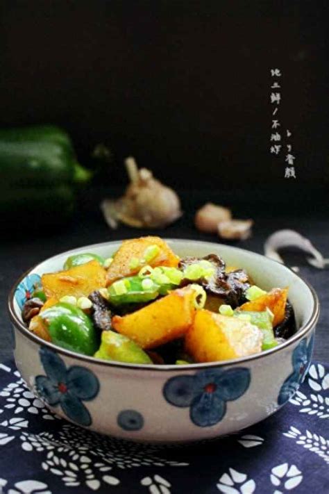 不油炸的地三鲜茄子土豆青椒、不油炸的地三鲜的家常做法 美食菜谱 华网