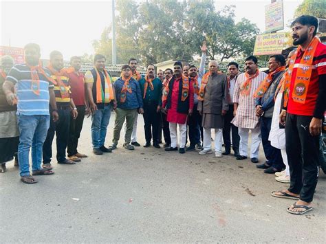 तीन राज्यों में ऐतिहासिक जीत पर भाजपाइयों ने मनाया जश्न