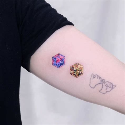 팔레트 On Instagram 보내주신 사진의 색깔을 담아 기존의 타투 옆에 나란히 새겨가셨습니다 재밌는 작업 맡겨