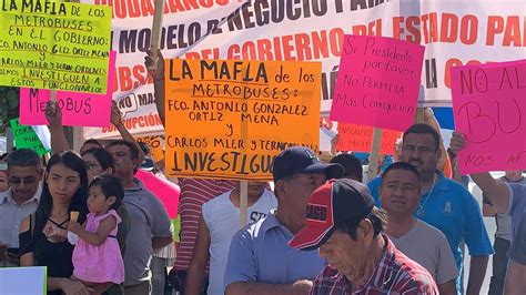 Con manifestaciones y solicitudes reciben a López Obrador en Matamoros
