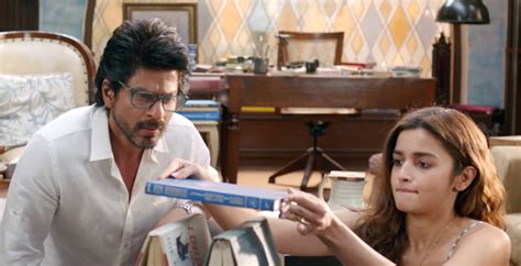 Shah Rukh Khan Alia Bhatts Dear Zindagi Movie Stills Photosimages