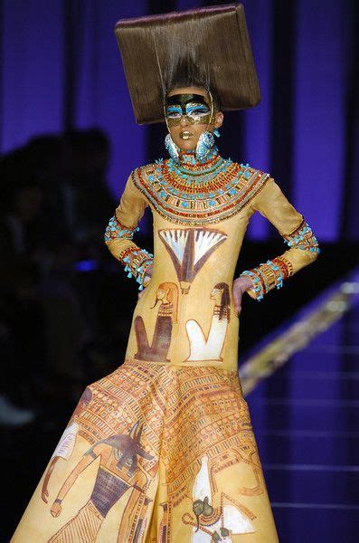 Épinglé par Alana sur Galliano for DIOR Haute couture Dior haute couture Christian dior