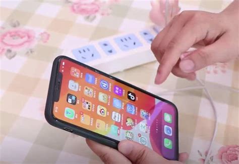 手機充電到100再拔？原來我們都做錯了，這4個錯誤習慣趕緊改，會加快電池報廢