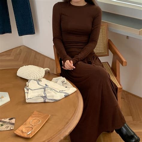 코디세트라운드넥 슬림핏 티셔츠주름 플레어 A라인 롱스커트 세트 St120513