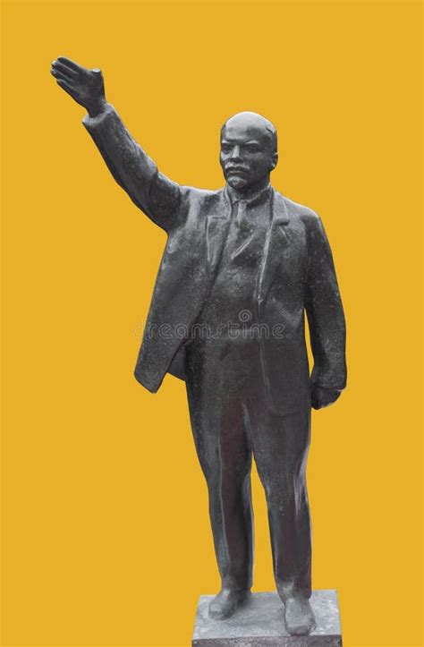 Estatua De Lenin Sobre El Fondo Amarillo Foto De Archivo Imagen De Historia Vladimir