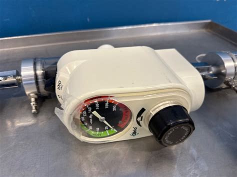 Oxygen Flowmeter Lot Of 2 Ohio Vacuum Regulator Lot Of 3 Baxter