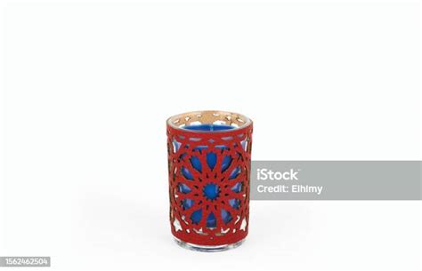 白い背景に切り取り道を持つガラスキャンドルホルダー ろうそく立てのストックフォトや画像を多数ご用意 ろうそく立て アフリカ カット