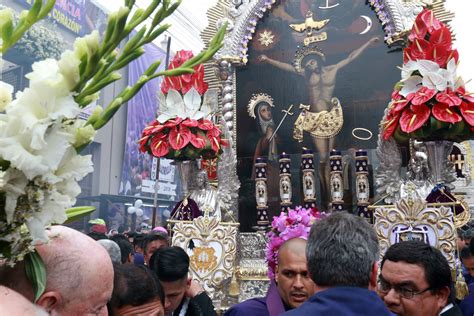 Señor De Los Milagros Se Inició El Primer Recorrido Procesional Del