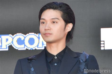 画像1526 磯村勇斗、口元に髭を生やした最新ショット公開「可愛くてセクシー」「ワイルド」と反響 モデルプレス