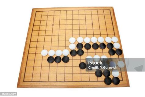 보드 게임 이동 및 흑백 뼈에 대 한 책상 전통적인 아시아 전략 보드 게임 도마 요리 도구에 대한 스톡 사진 및 기타 이미지