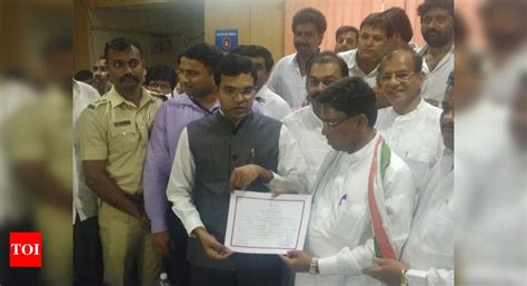 Karnataka Bypoll Congress Wrests Ballari From Bjp After 14 Years
