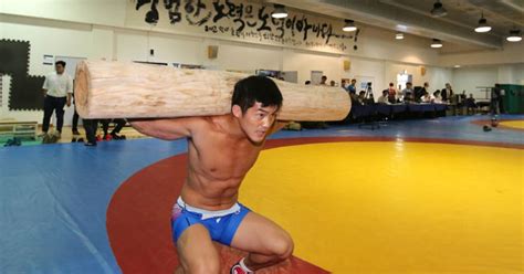 아시안게임 한국 선수단 기수에 레슬링 간판 김현우