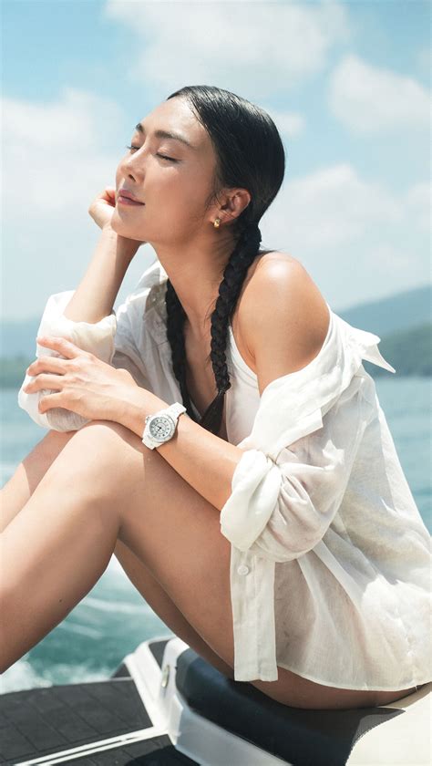 純白腕錶掀起極簡風格魅力CHANEL J12 為您打造夏日清新造型 ELLE HK